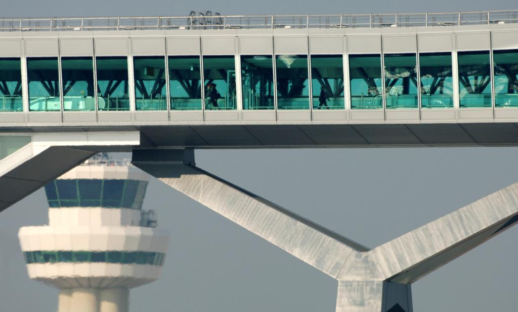 Gatwick Airport moves forward on its desire to bring northern runway ...