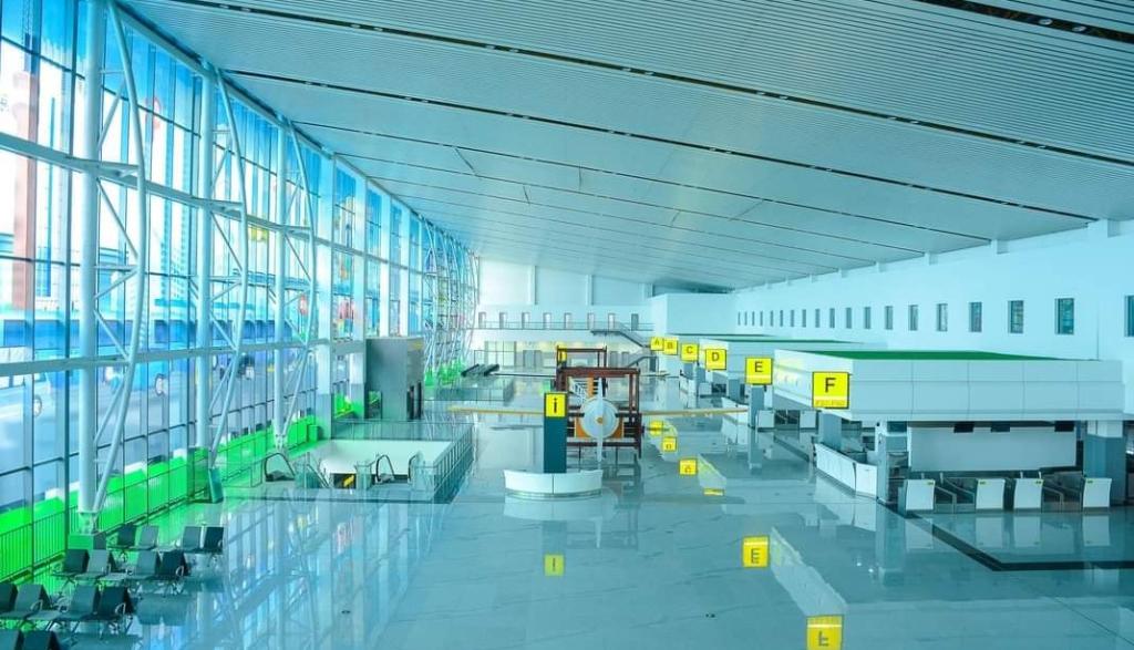 Lagos Airport’s Terminal 2 opens – the Nigerian president wants ...